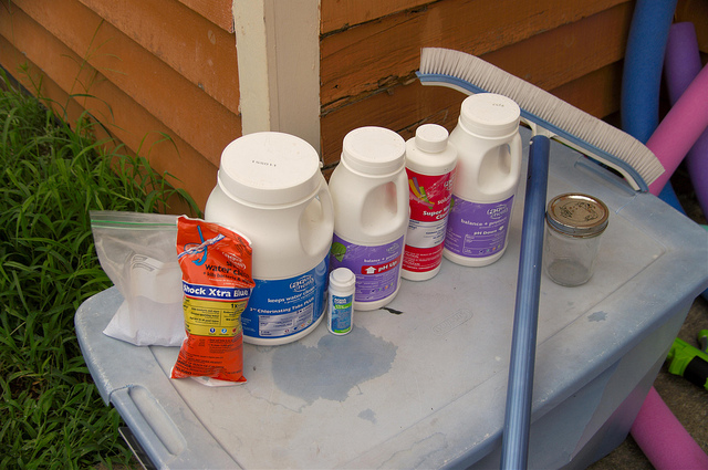 How To Efficiently Clean Your Above Ground Swimming Pool?